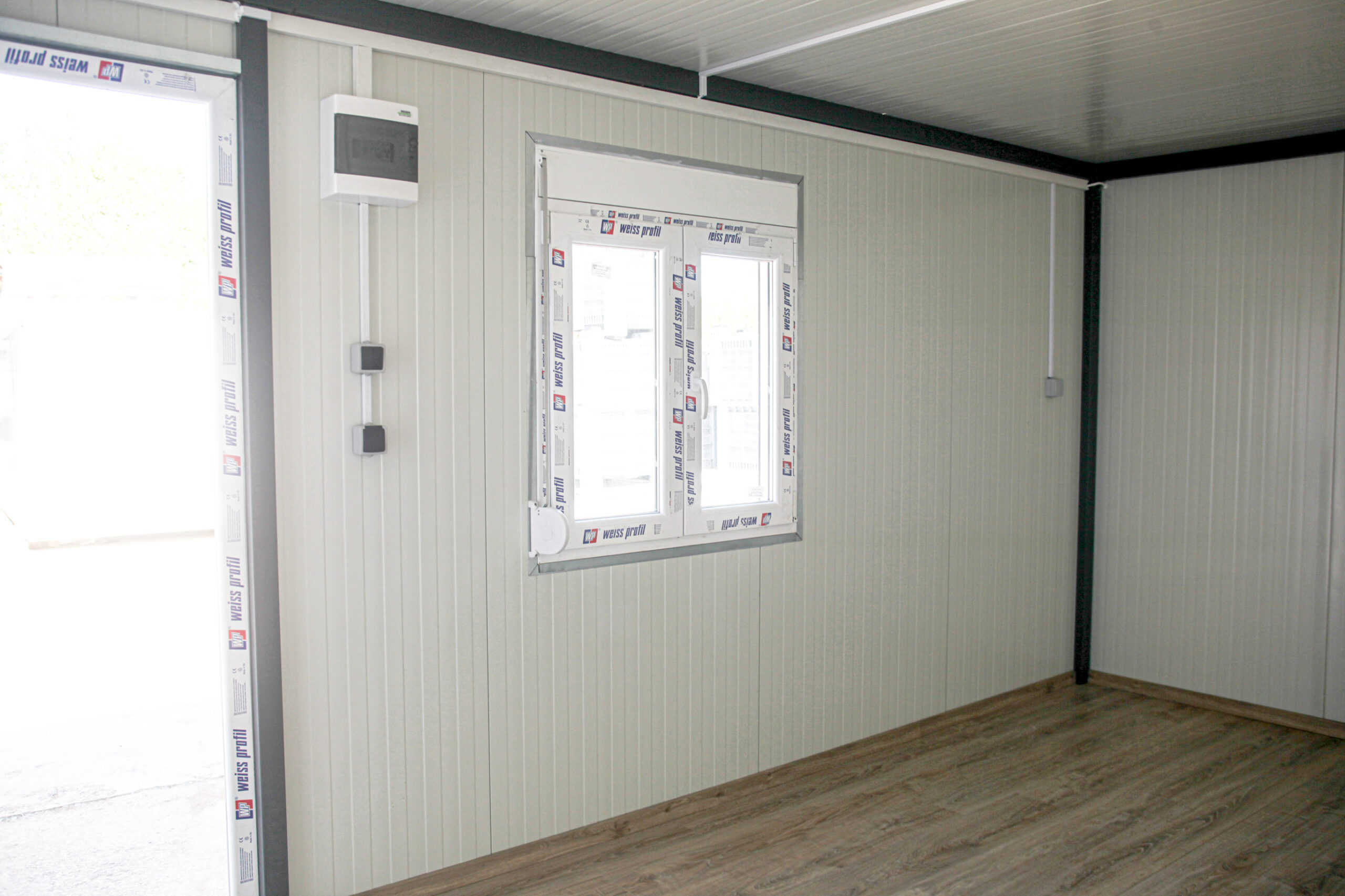 Σπίτι Container "Storage Shelves" 3,00x6,00x2,40 με WC & Bathroom ...